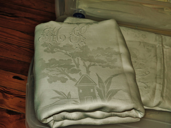 En Chasse - Figural Linen Damask – Tres Trop Designs